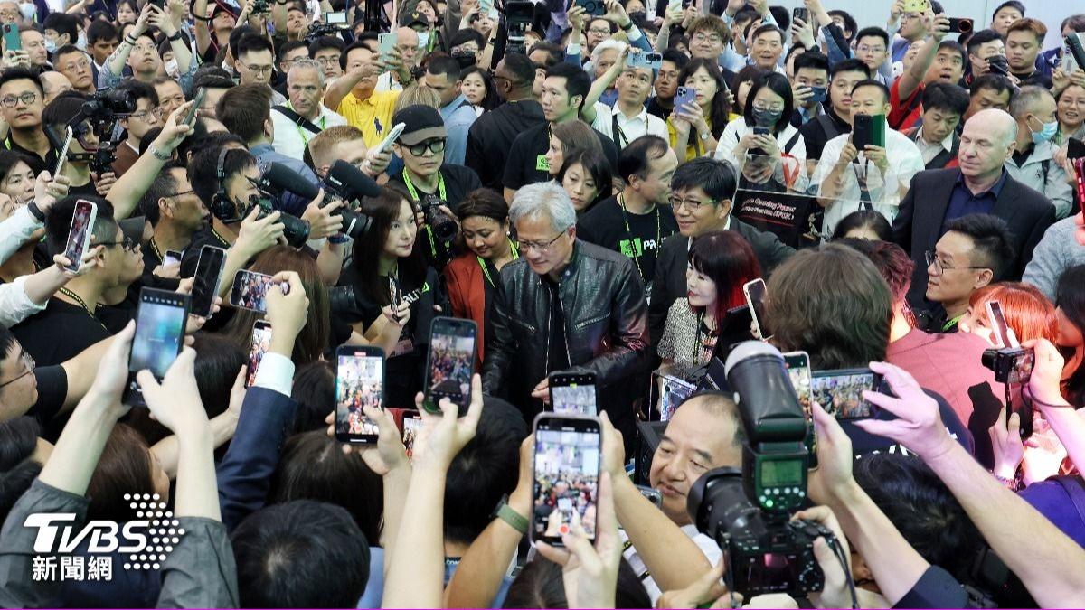 Reuters: NVIDIA CEO sparks ’Jensanity’ during Taiwan visit │ TVBS World ...
