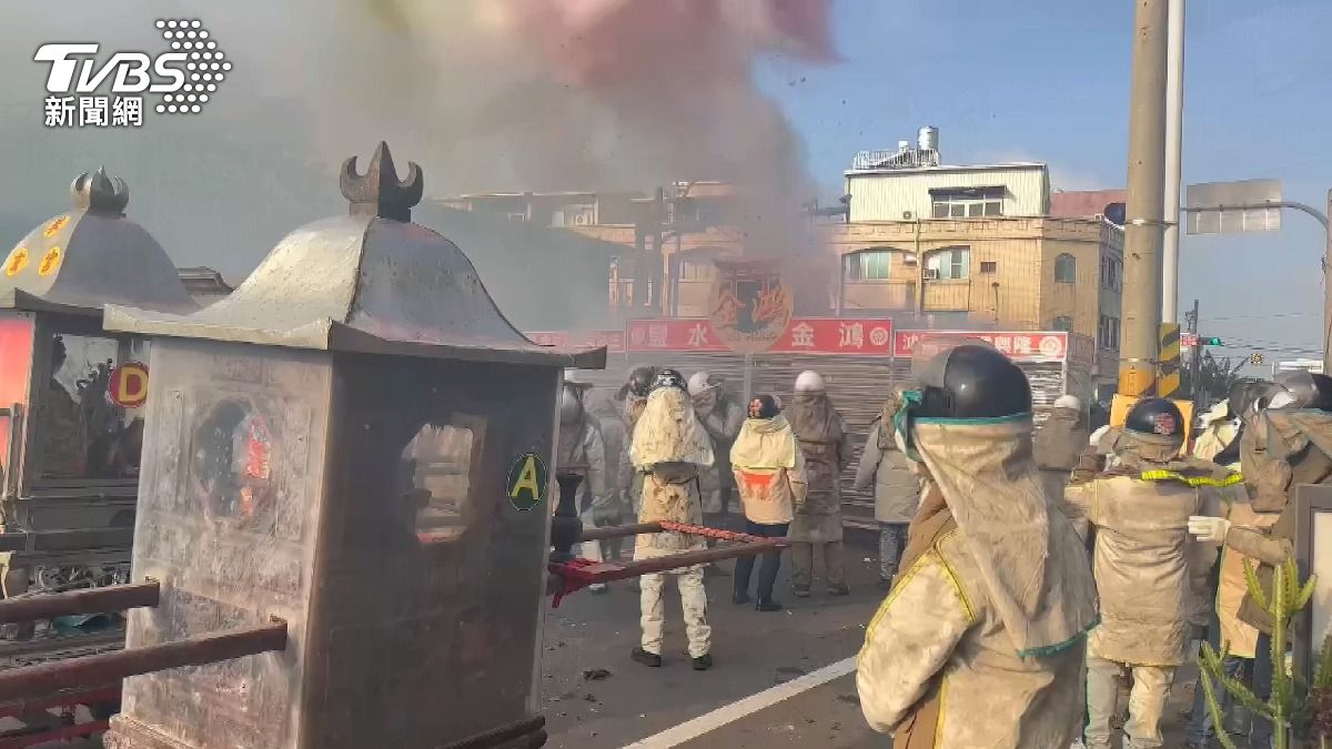 Mayor Huang opens Yanshui fireworks festival in Tainan │ TVBS World Taiwan