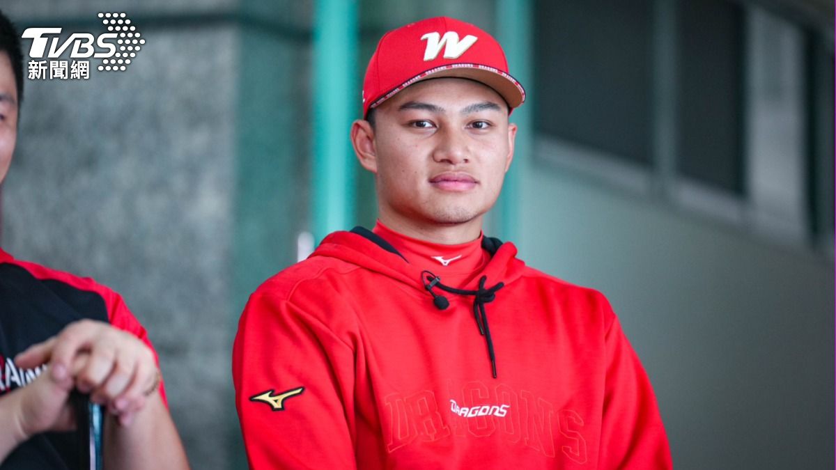 Wei Chuan Dragons star moves to Fukuoka SoftBank Hawks │ TVBS World Taiwan